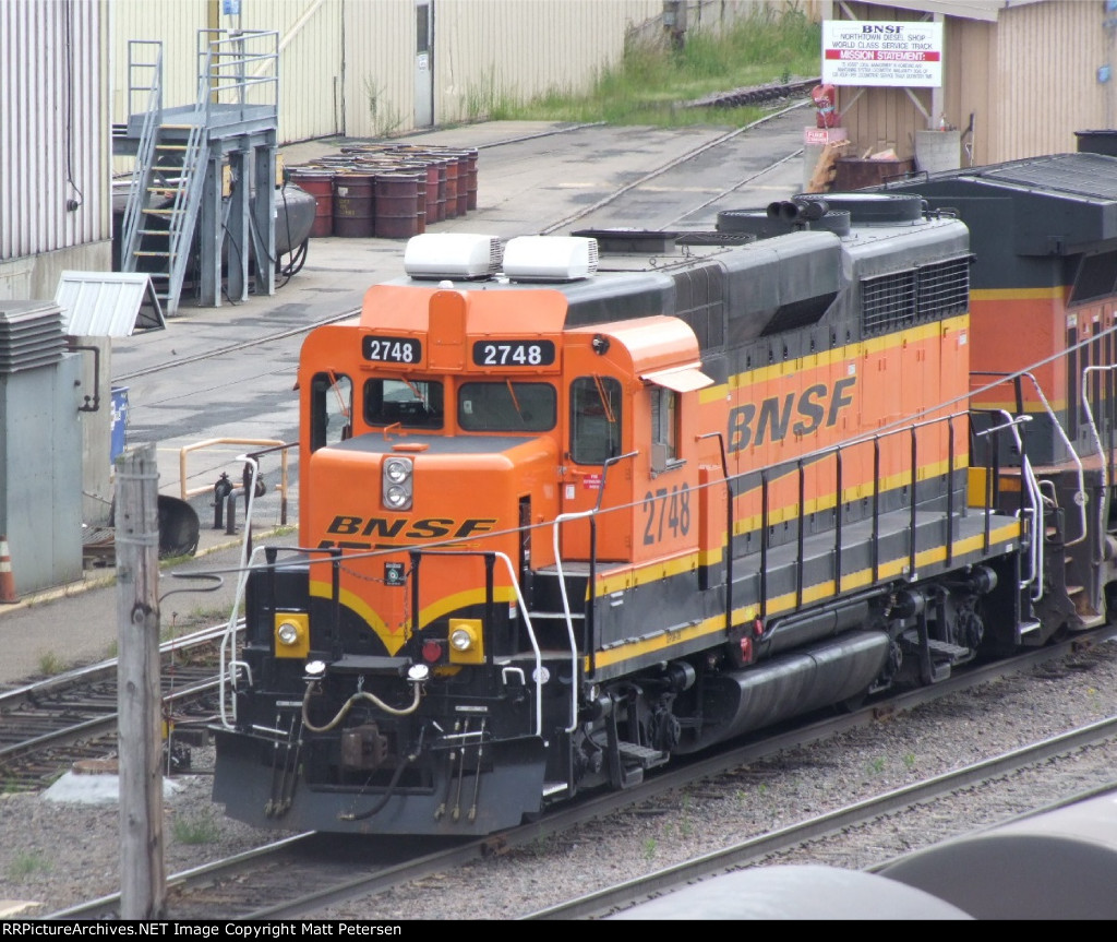 BNSF 2748